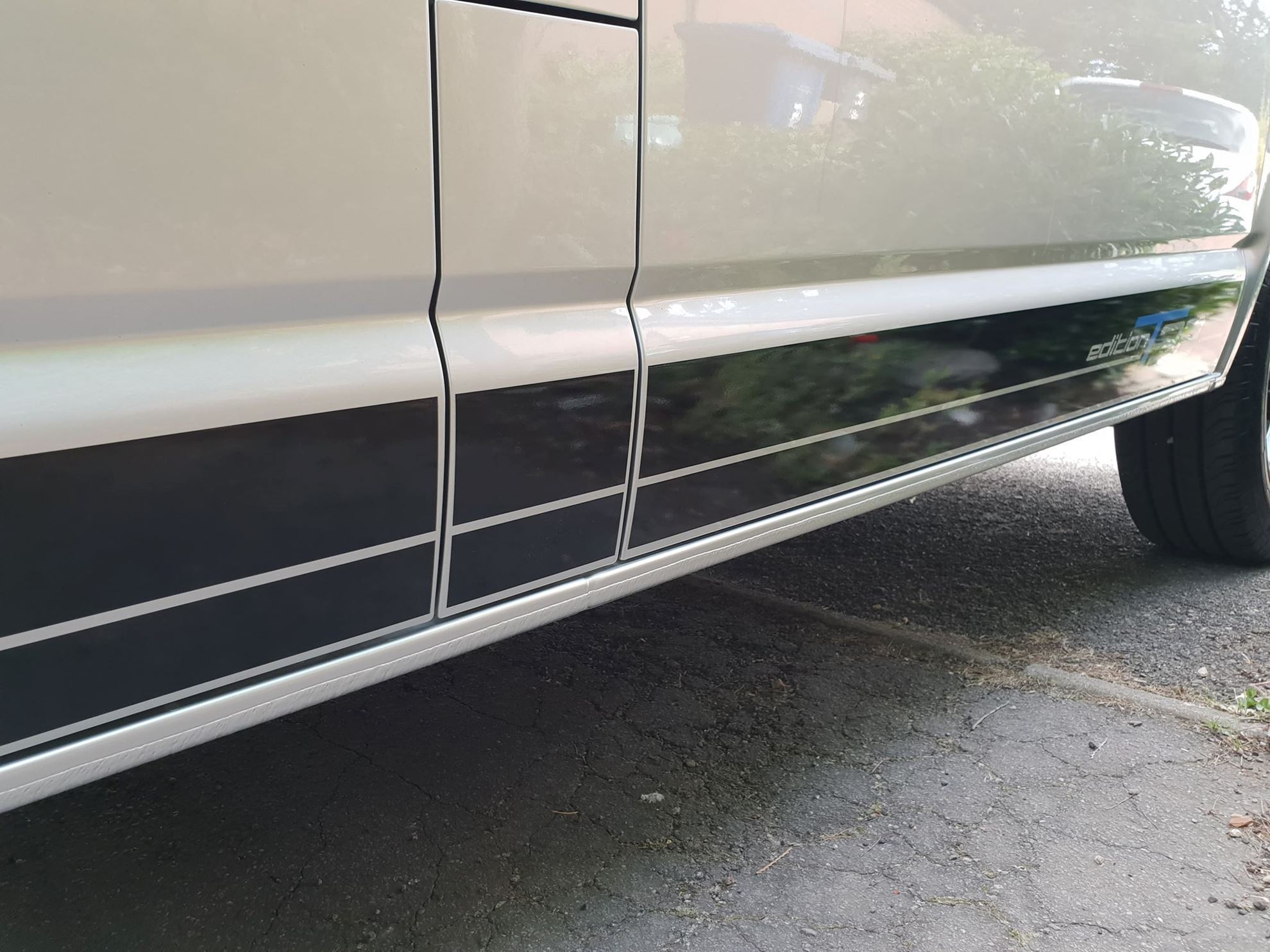 Zen Graphics - Transporter T6 Edition T32 Panel fit side Stripes / Stickers