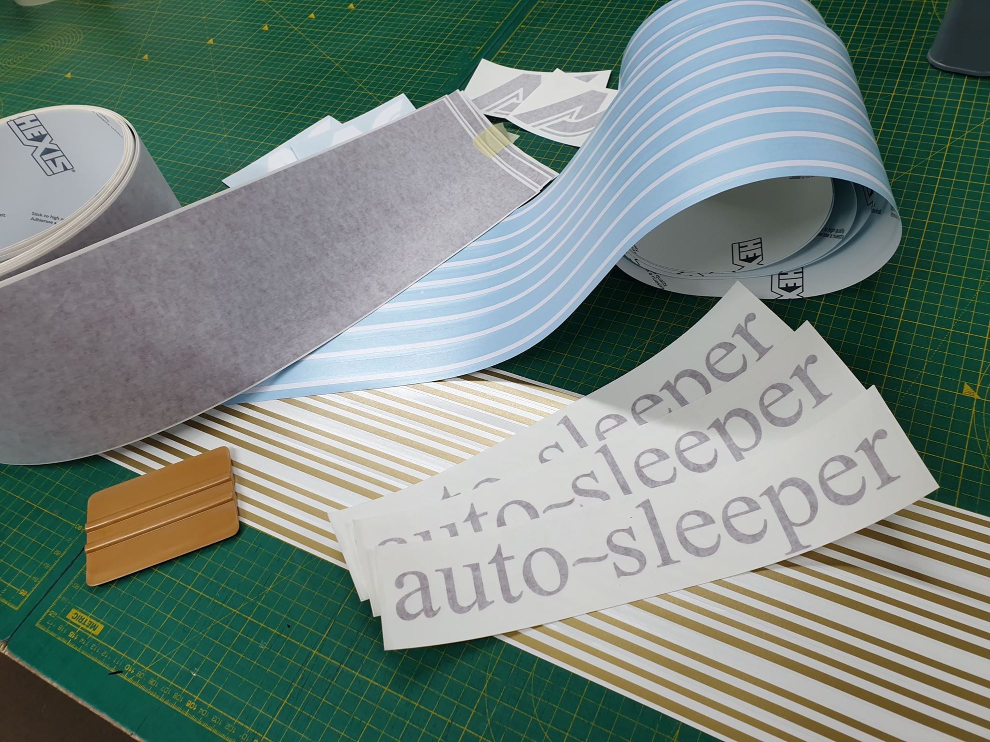 Zen Graphics - Auto sleeper T25 / T3 restoration Decals / Stripes BURGUNDY