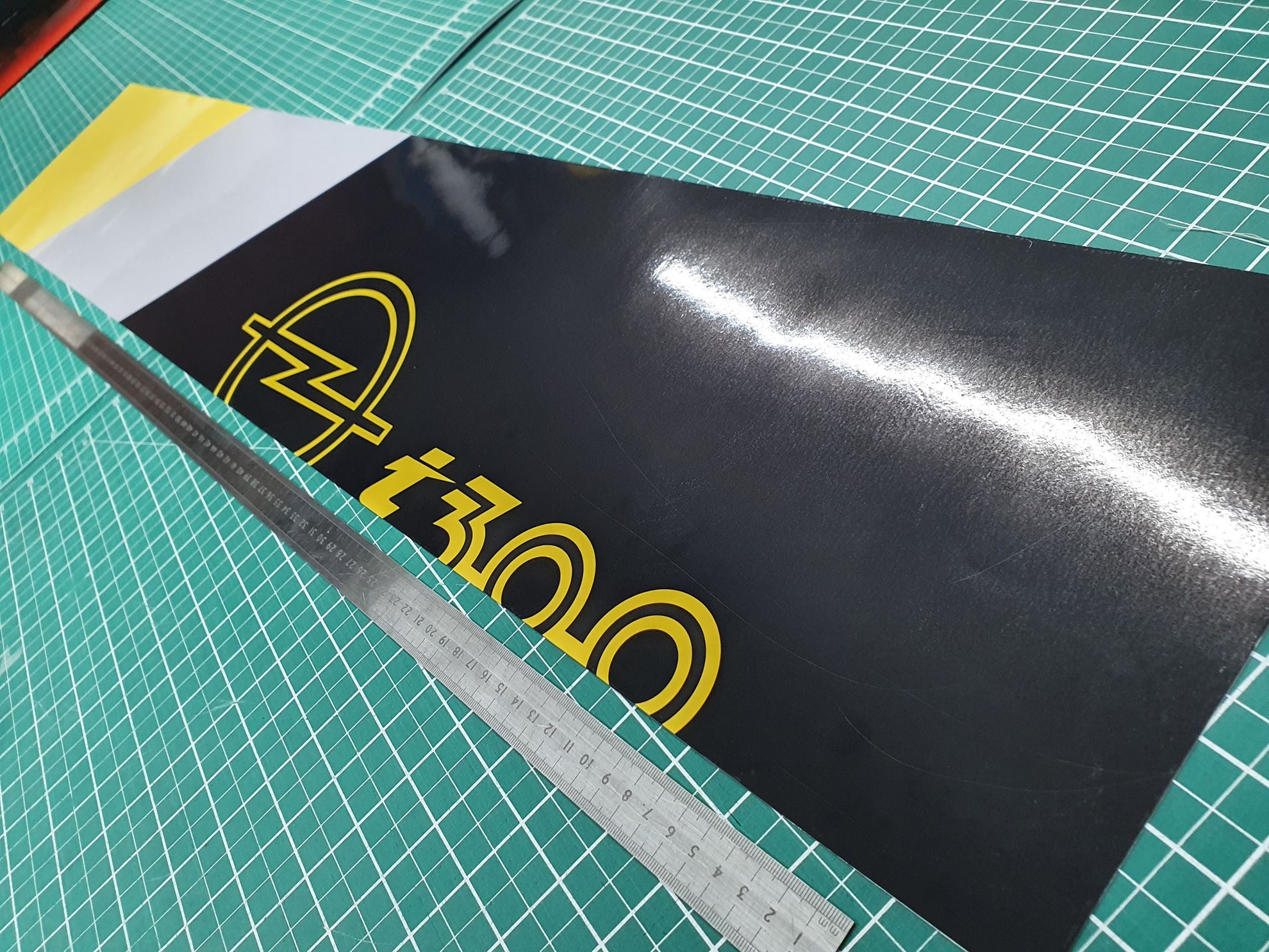 Zen Graphics - Opel Manta i300 Sunstrip / Visor Sticker